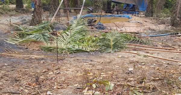 Tempat Penampungan Minyak Sumur Tradisional Peureulak Terbakar, Tiga ...