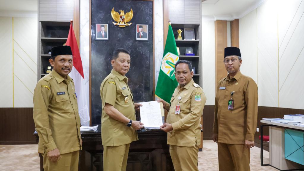 Pj Bupati Aceh Jaya dan Pidie Terima SK Perpanjangan Jabatan
