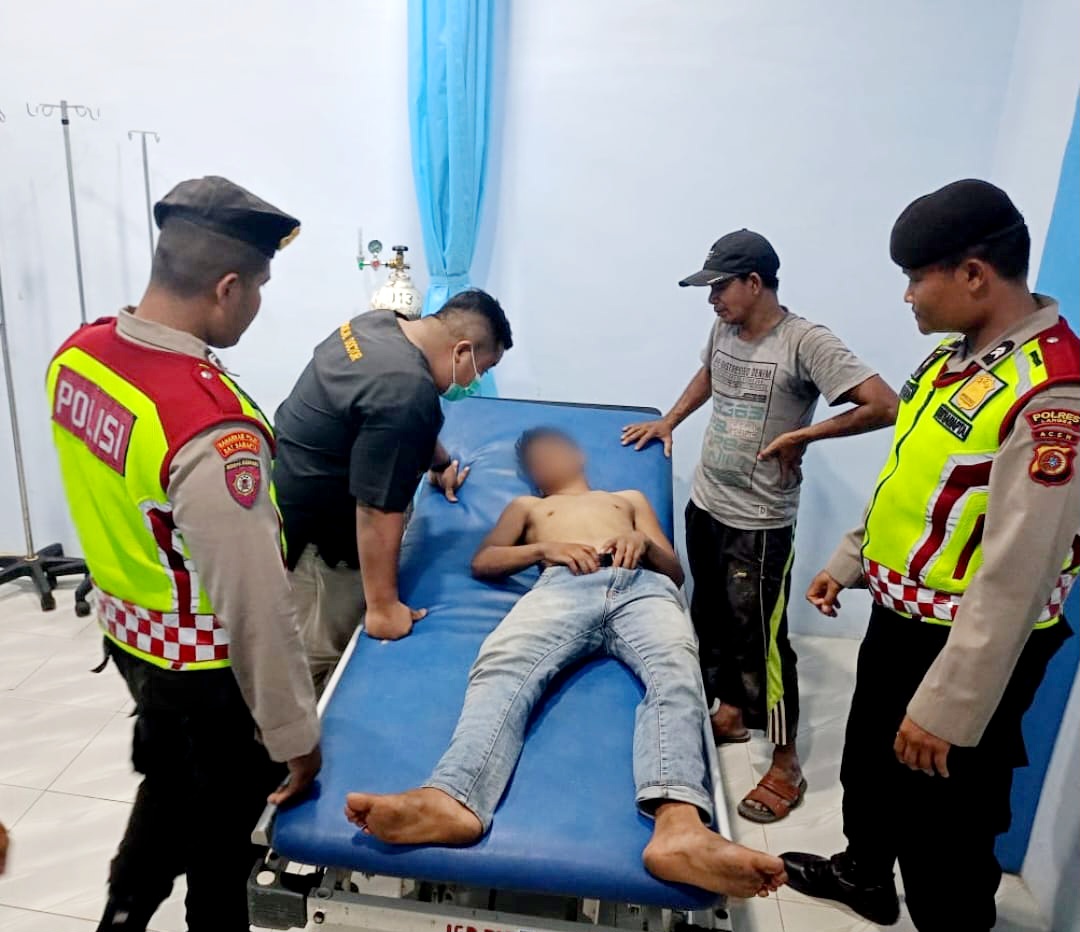 Pria Gangguan Jiwa di Langsa Nekat Panjat Tower, Diduga Hendak Bunuh Diri