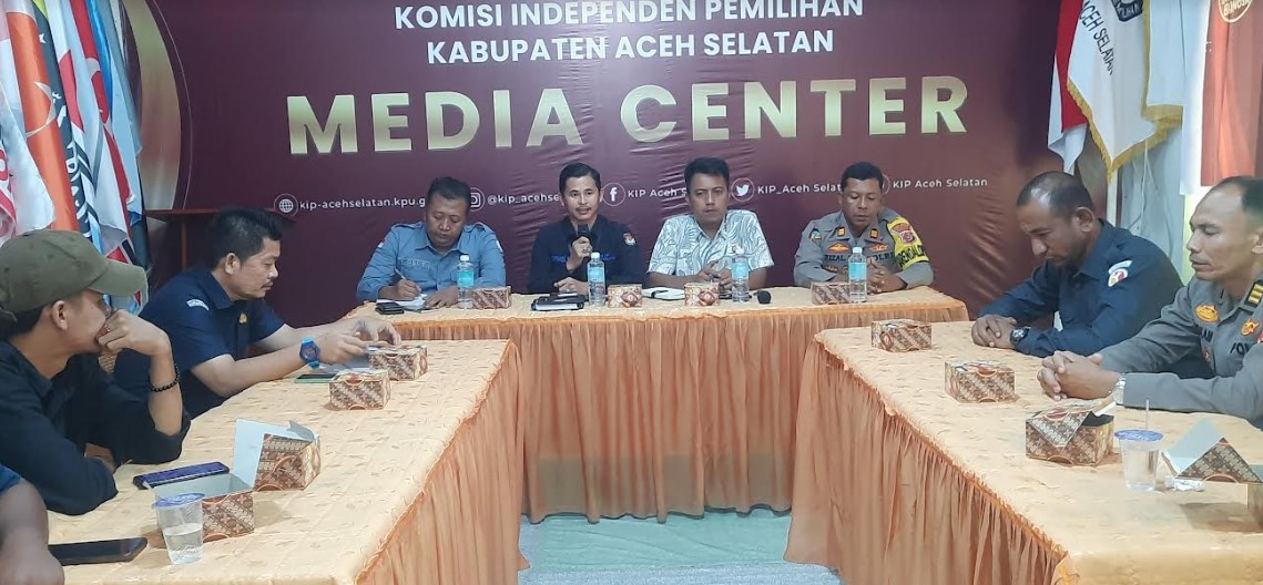 KIP Aceh Selatan Temukan 889 Surat Suara Rusak