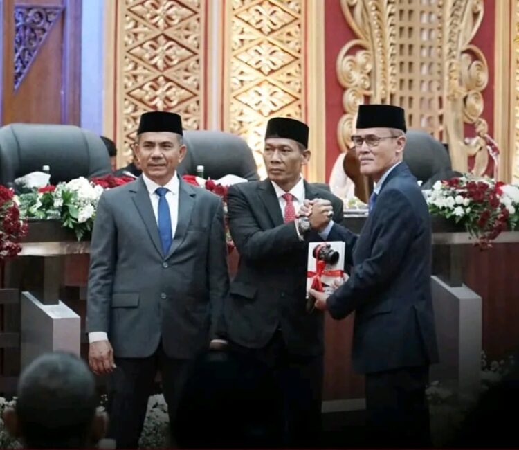 Abang Samalanga dan Yah Fud Ditunjuk Jadi Pimpinan DPRA Sementara