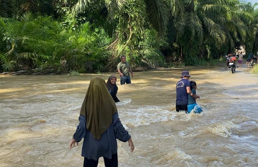 Sungai Kluet dan Soraya Subulussalam Meluap, Rumah dan Ruas Jalan Nasional di Aceh Selatan ...