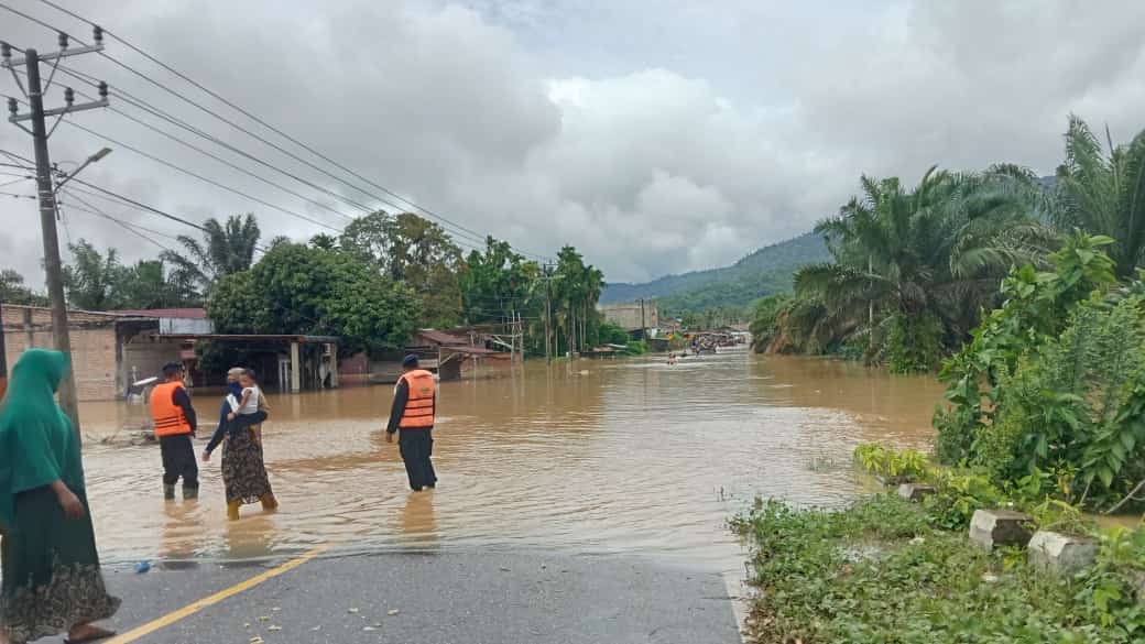 Banjir Terjang Aceh Selatan, Jalan Tapaktuan-Medan Lumpuh Total